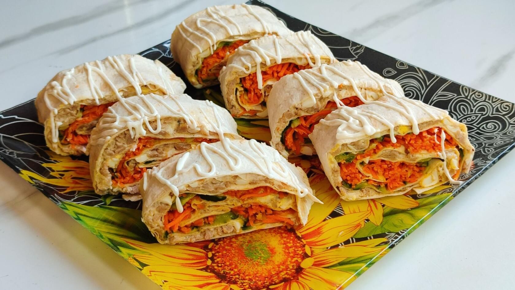 Быстрая закуска рулет из лаваша с корейской морковью