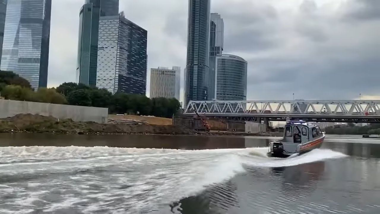 На ПВХ лодке по центру Москвы! Кремль! #москвасити  #лодка #лето #москва #пвхлодка