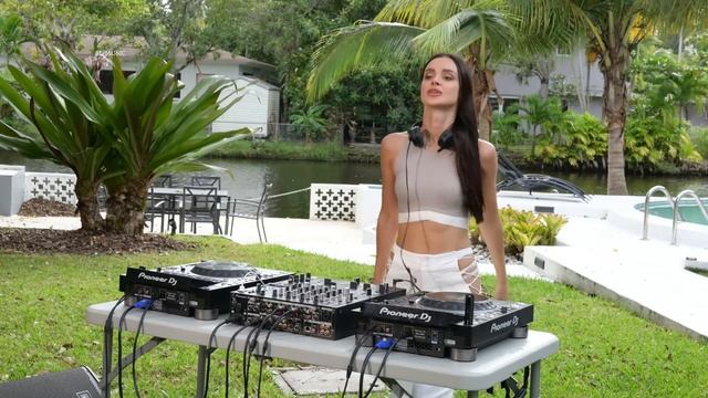 Анастасия Сотникова - В пустом кафе Remix