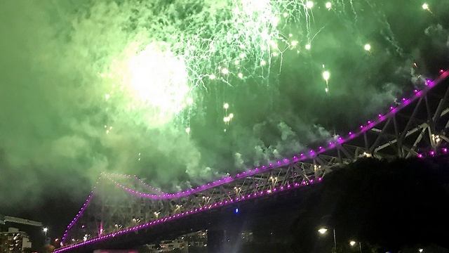 Новогодний салют 🎆 в Брисбене c моста Story Bridge, Австралия. New Year's fireworks in Brisbane.