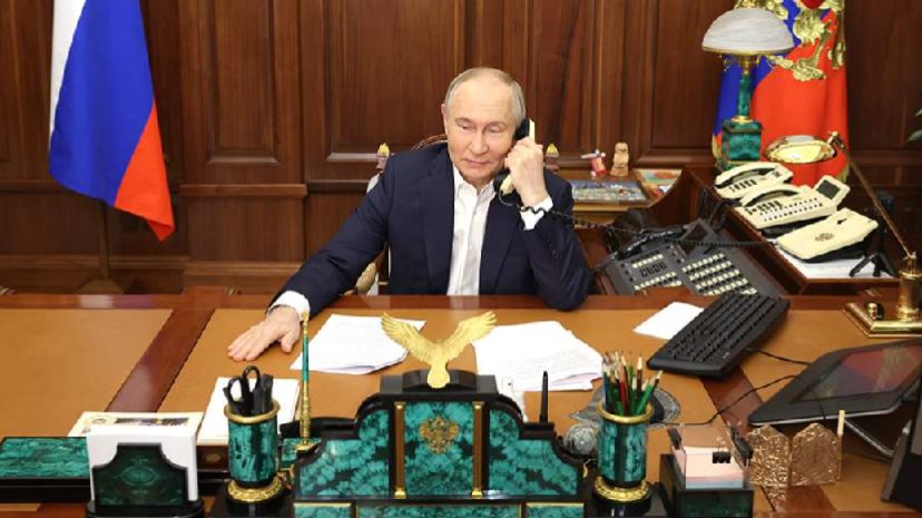 Путин позвонил одной из своих подопечных в рамках «Елки желаний»
