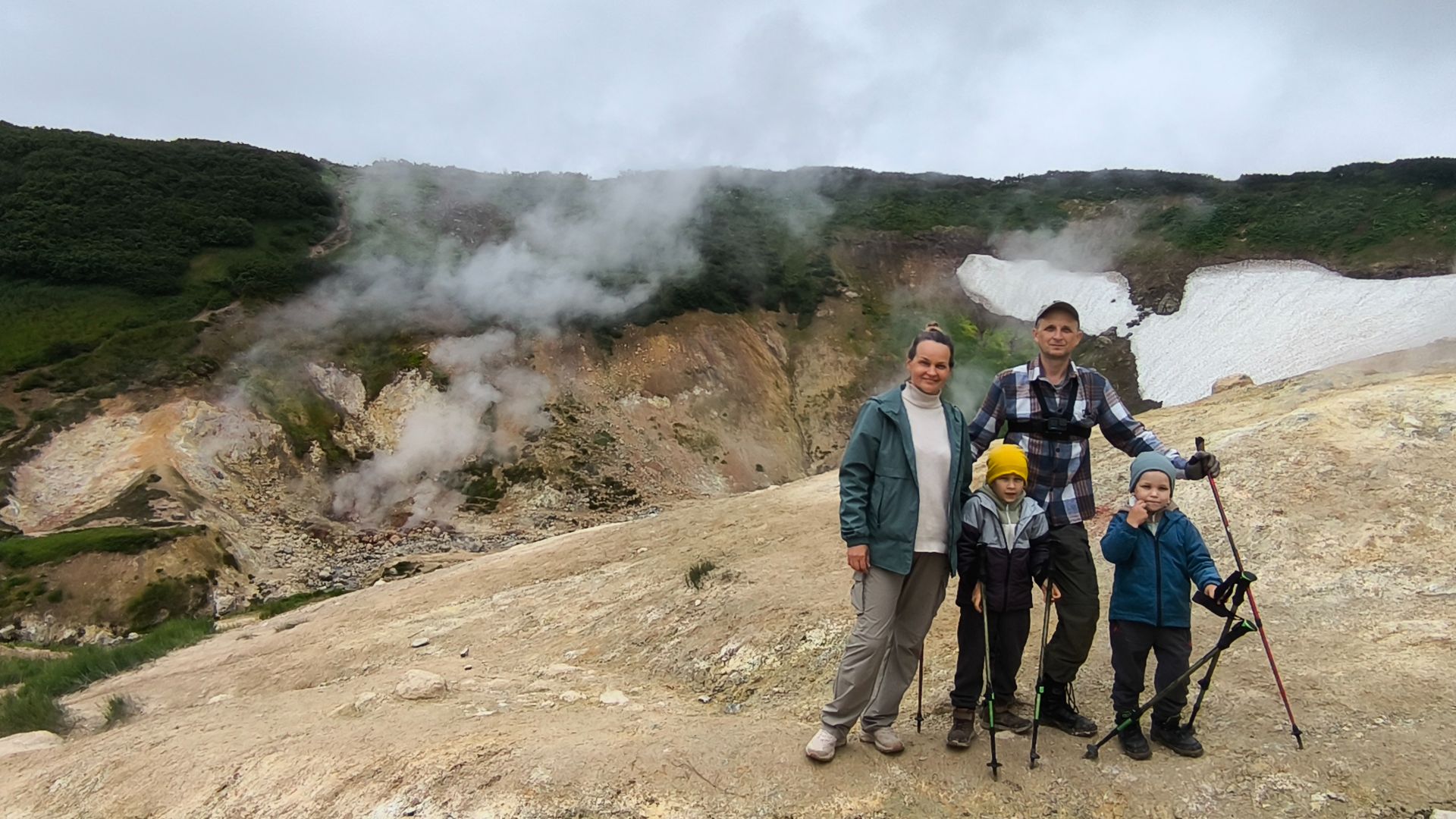 Камчатка с детьми. Часть #4. Малая долина гейзеров. Дачные термальные источники