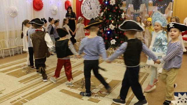 03 Хоровод - Лучшый праздник - Новый Год