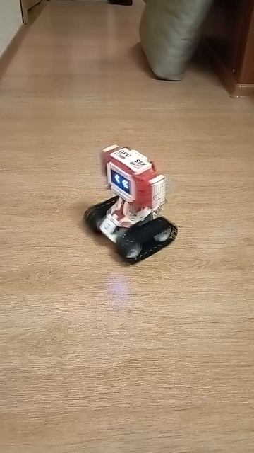 Езда готовой модели A.Game Console Robot из подарочного набора ROBOTS PRO