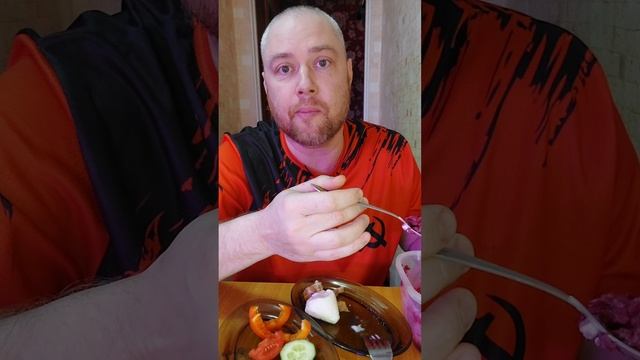 Исход. Яйца пашот с куриным карпачо и овощами. Мукбанг Россия, еда на камеру.