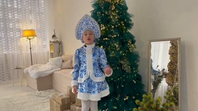 Стихотворение Елены Григорьевой "Снегурочка" читает Виктория Атанова