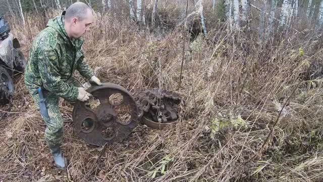 ЕЩЁ ТРАКИ И КАТОК..ЗАБИРАЮ ЧАСТЬ ТРАКОВ..ОСТОЛЬНОЙ МЕТАЛЛ СПРЯТАЛ..ПОЙМАЛ  ХАРИУСА