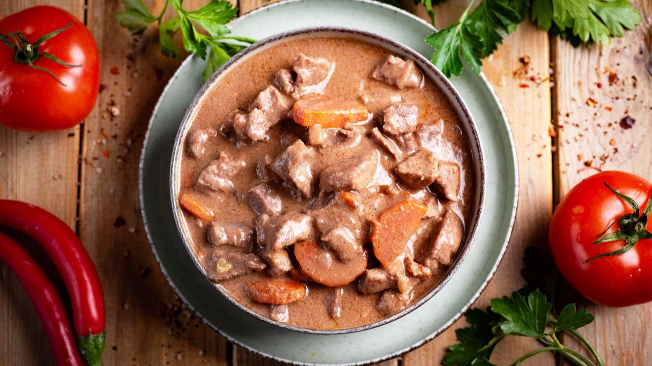 Гуляш из говядины в афганском казане — нежный, как в детстве!