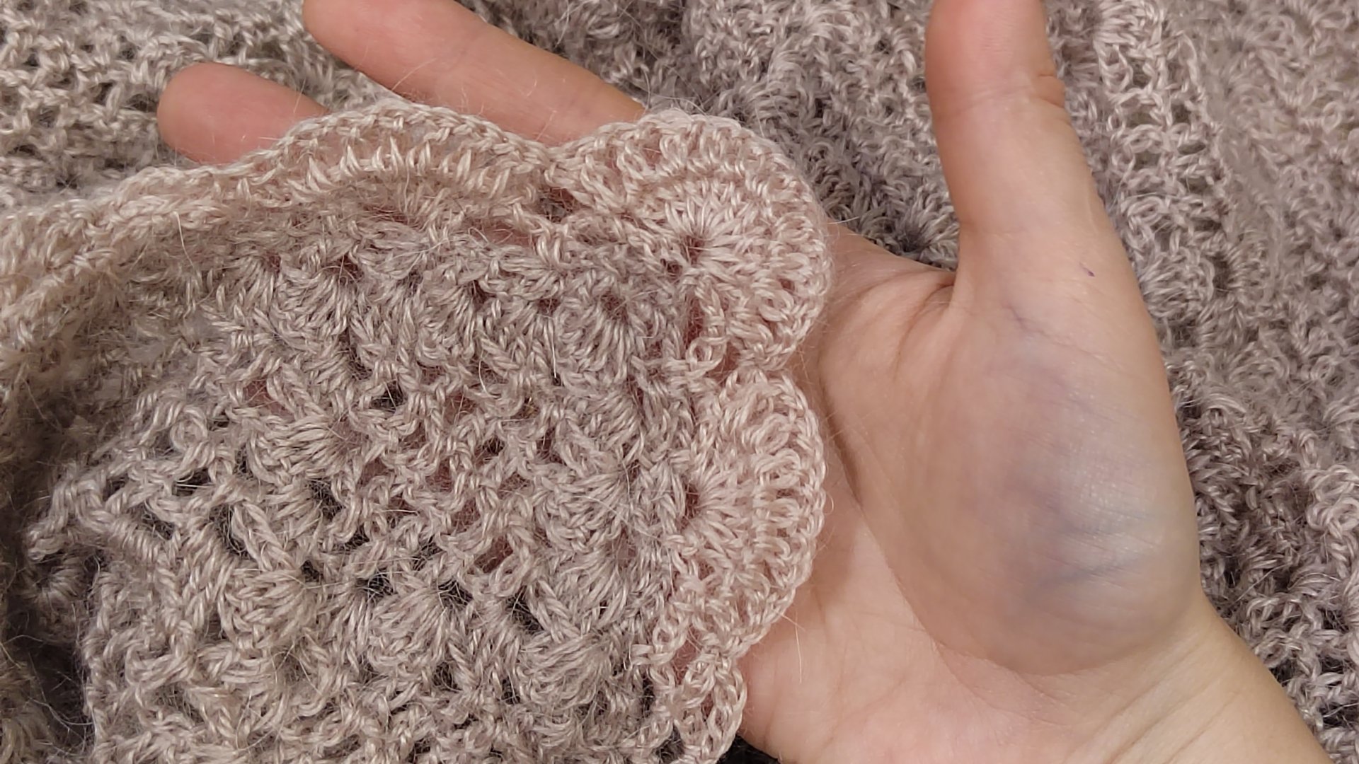 Обвязка края платка крючком