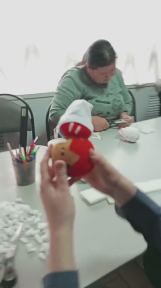 Изготовление новогодней игрушки "Снеговик"