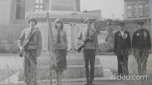 Наш 10 б класс, прошло много лет и я поздравляю С Новым годом!