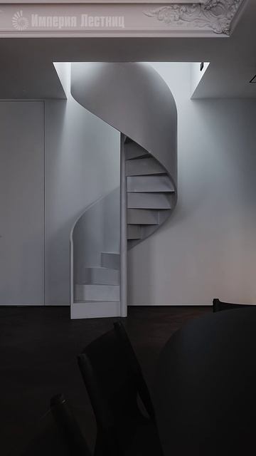 Винтовая лестница в коттедж