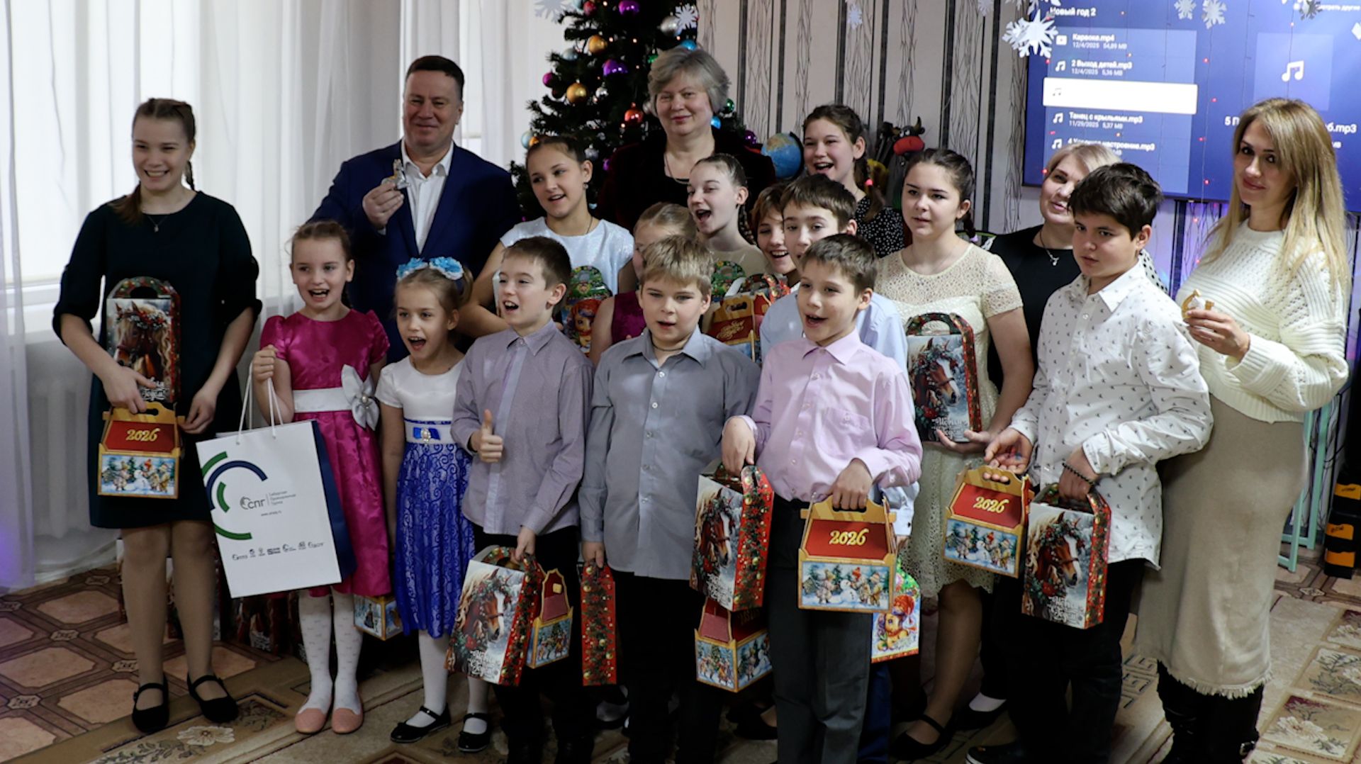 Константин Кузьмин и Светлана Малахай поздравили детей с наступающим Новым годом