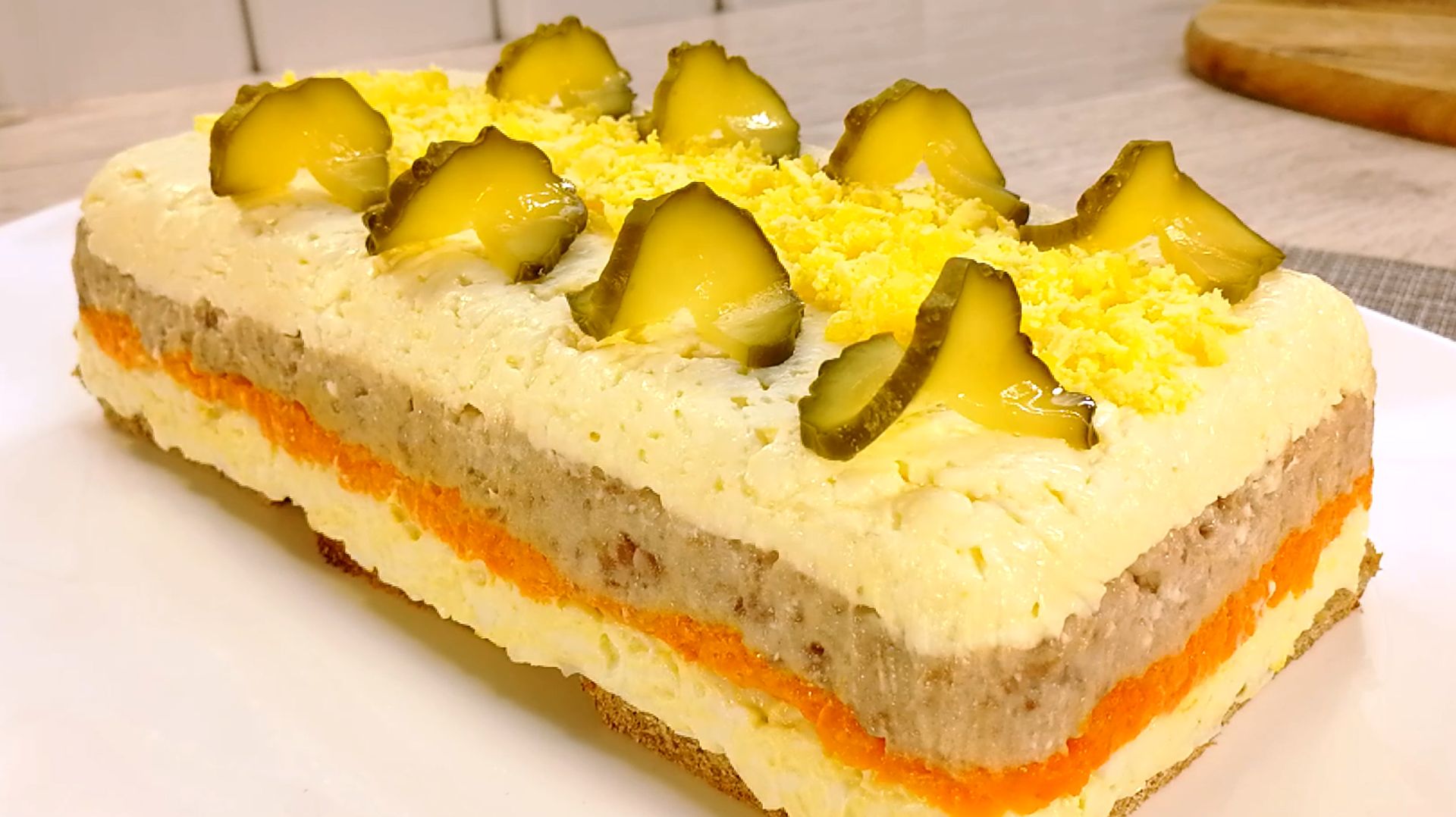 Новогодний салат-закуска для тех, кто не любит Селедку под шубой :)