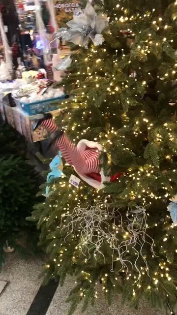 Ёлочка и новогодние игрушки