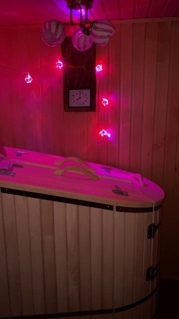 Видеоотзыв о полулежачей кедровой фитобочке Ладья премиум-класса, покрытой немецким масловоском OSMO