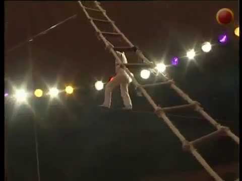 Чеченские канатоходцы Адам и Айна Виситаевы.