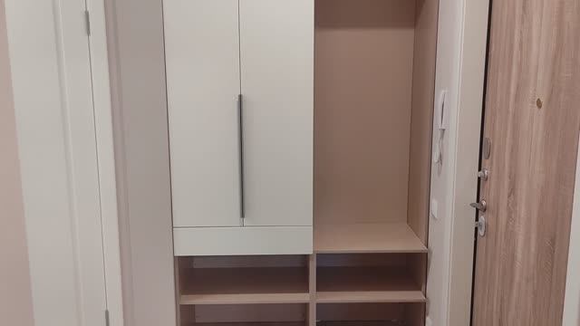 Прихожая с электрощитком внутри 209