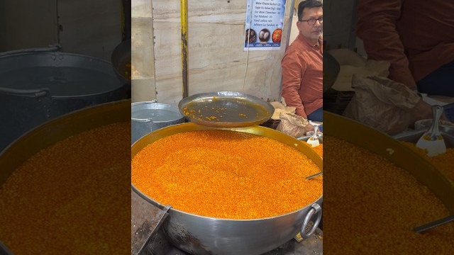 бунди из Индии (жареное тесто из нутовой муки, йогурта)