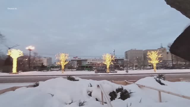 Сквер около жд вокзала. Южно-Сахалинск. 25 декабря.mp4