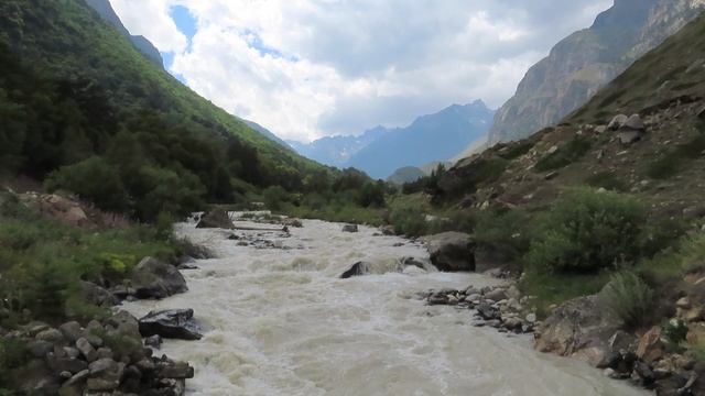 Горы и горная река!