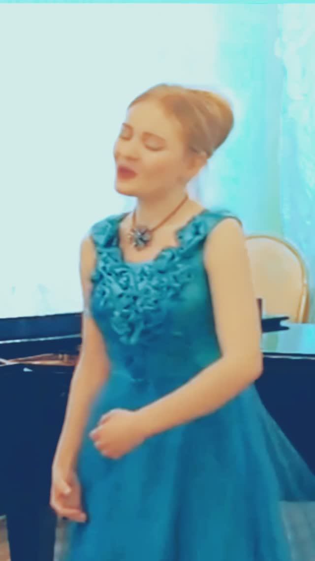 Она не такая как все, она из другого мира... Снегурочка.  певица Алина Герц