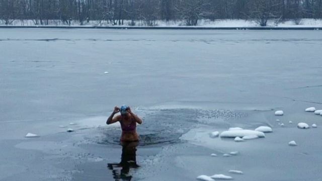 Закаливание в начале зимнего сезона. 26.12.2025 Н. Серая