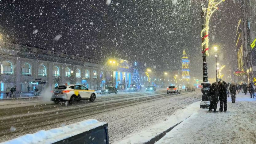 Новогодний снег на Невском проспекте