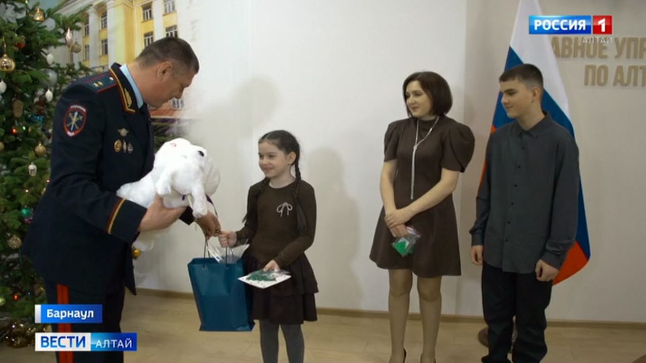 Начальник ГУ МВД России по Алтайскому краю принял участие во Всероссийской акции «Ёлка желаний»