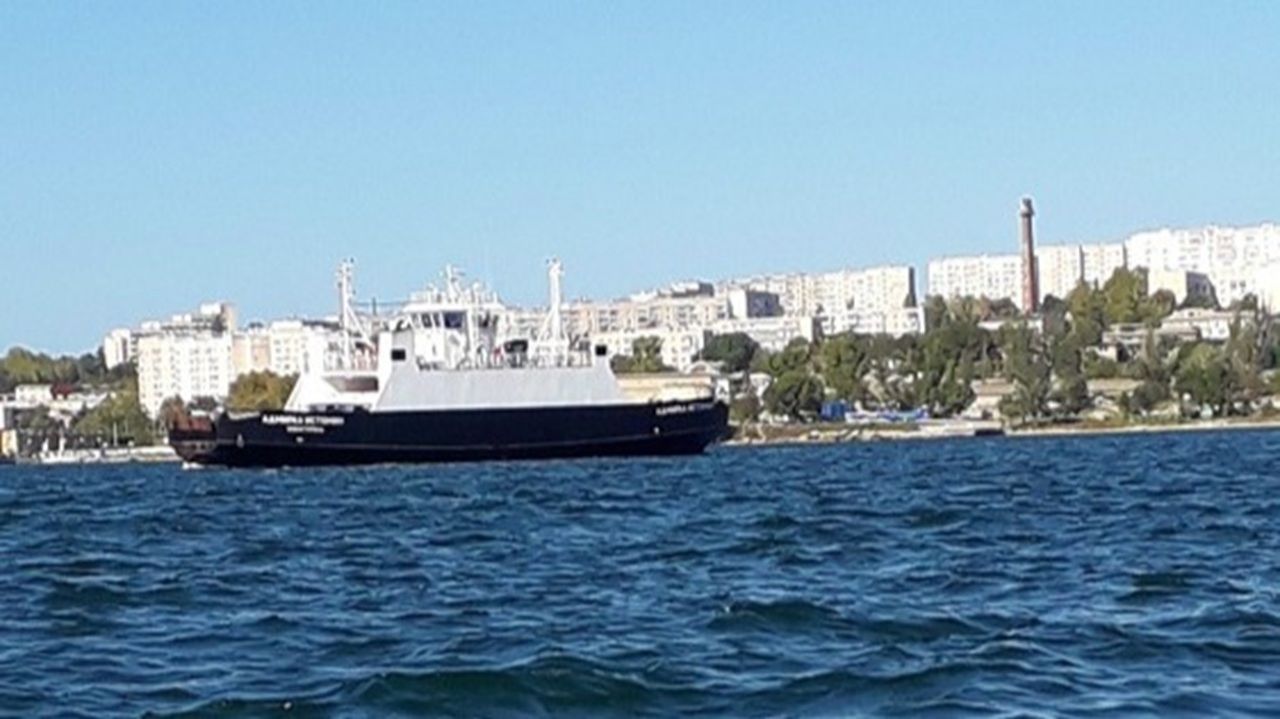 Набережная Севастополя корабли