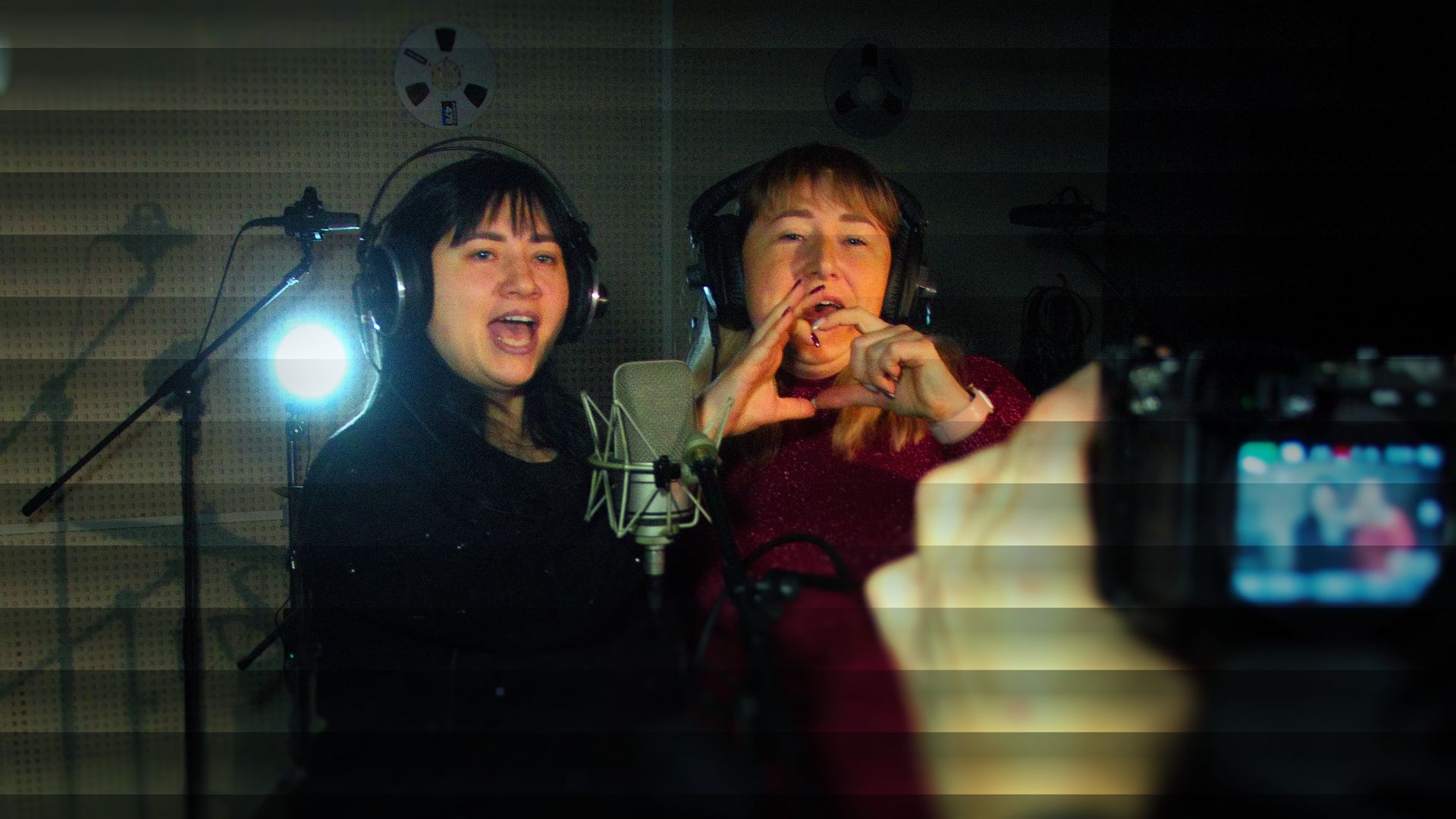 Песня в подарок. Звук IN/OUT Records.