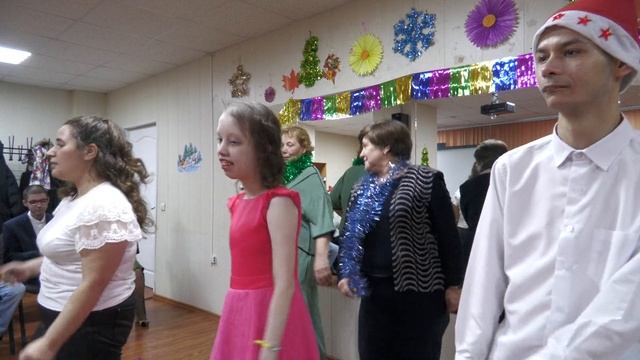 Танец «Ох, девчата, не скучайте»