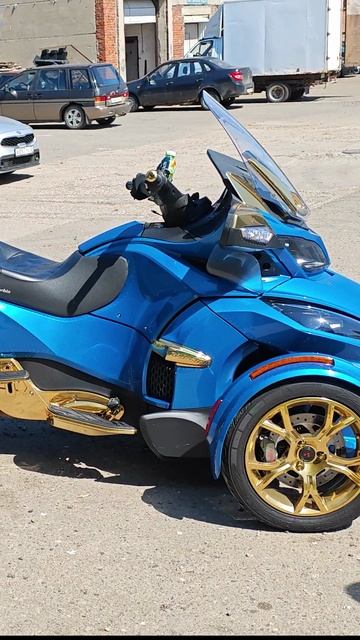 Помпезный прицеп с музыкой для CanAm!