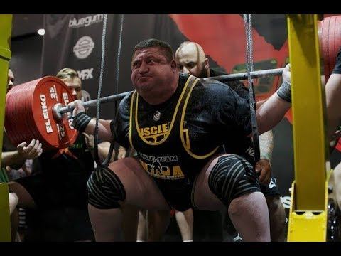 Чеченец установил мировой рекорд в приседании со штангой.