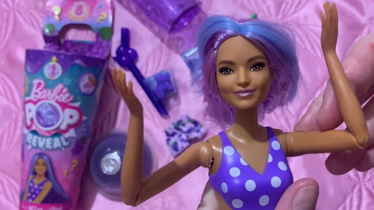 Распаковка куклы Barbie Mattel Pop Reveal Fruit Виноградный сок