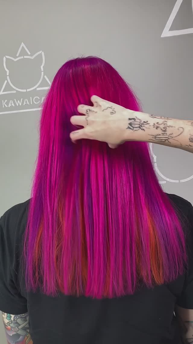 И кто придумал, что скрытое окрашивание может быть только в  двух цветах? Ваши волосы - ваши правила