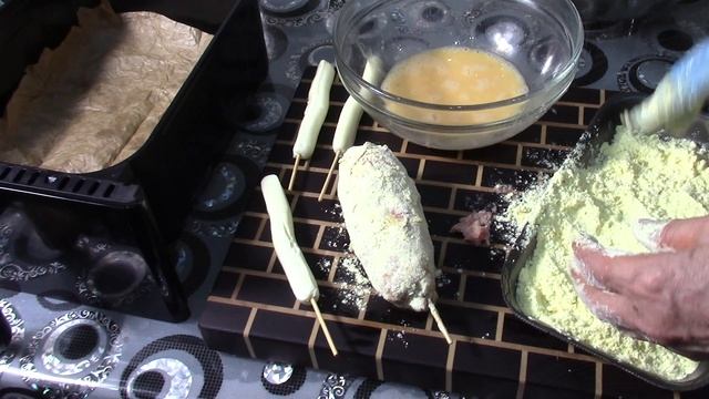 Аэрогриль. Сырные палочки в мясной шубке