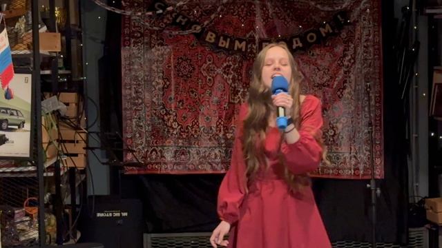 Соболева Татьяна поёт на концерте Крекшиной Надежды в баре Гаражане Москва.
