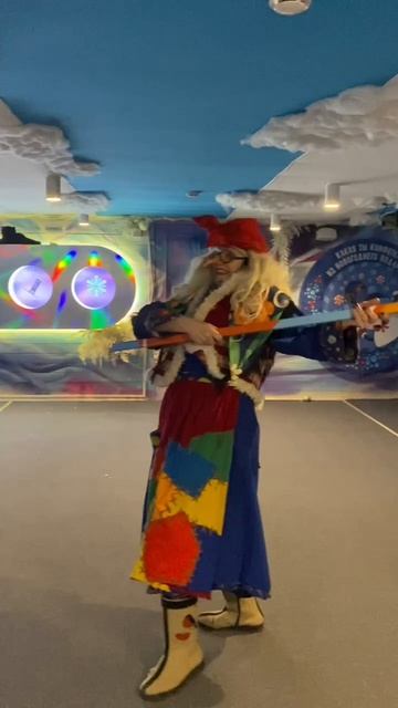 Баба Яга атакует Снеговика