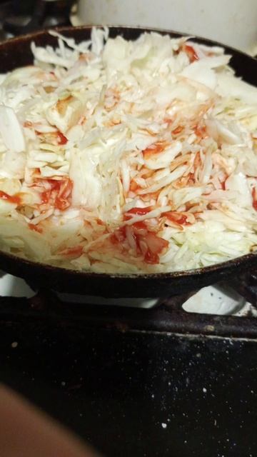 СОЛЯНКА ИЗ КАПУСТЫ С ДОБАВЛЕНИЕ ОСТРОГО КЕТЧУПА МАХЕЕВ