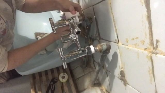 Как поменять кран-душ самостоятельно / Архив от 06.10.2021