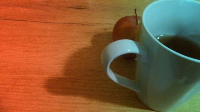 Танец яблока и кружки: мой первый опыт в стоп‑моушен анимации!