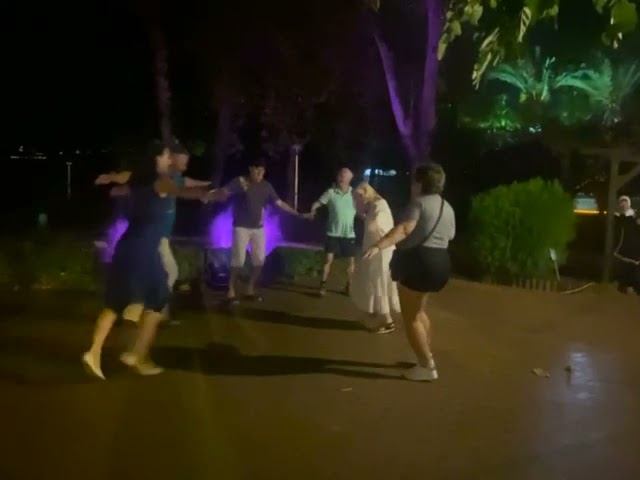 "Давайте все вместе". Танец на евангелизации в Алании (Турция)