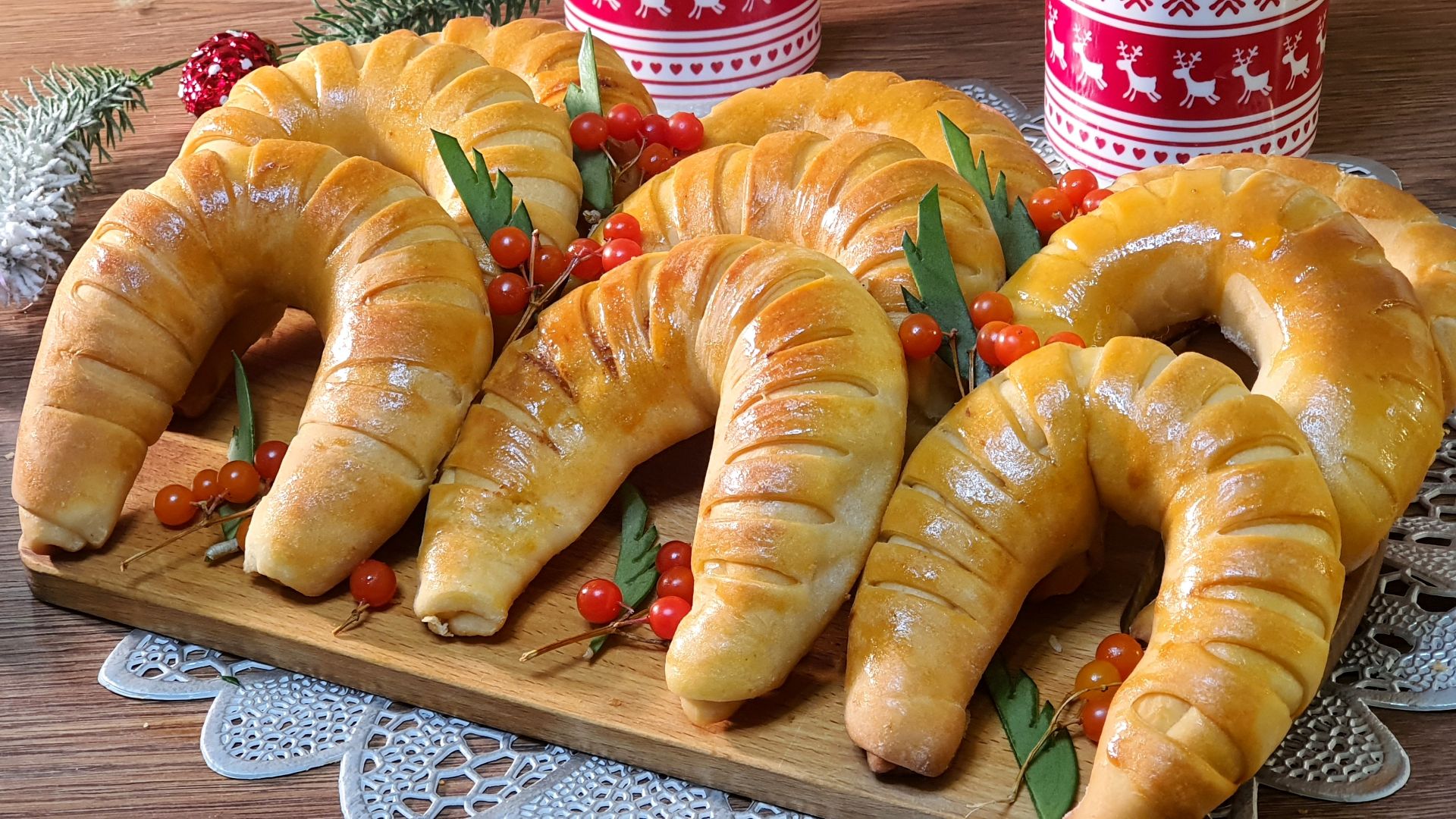 Калач "Подкова" с хурмой и творогом