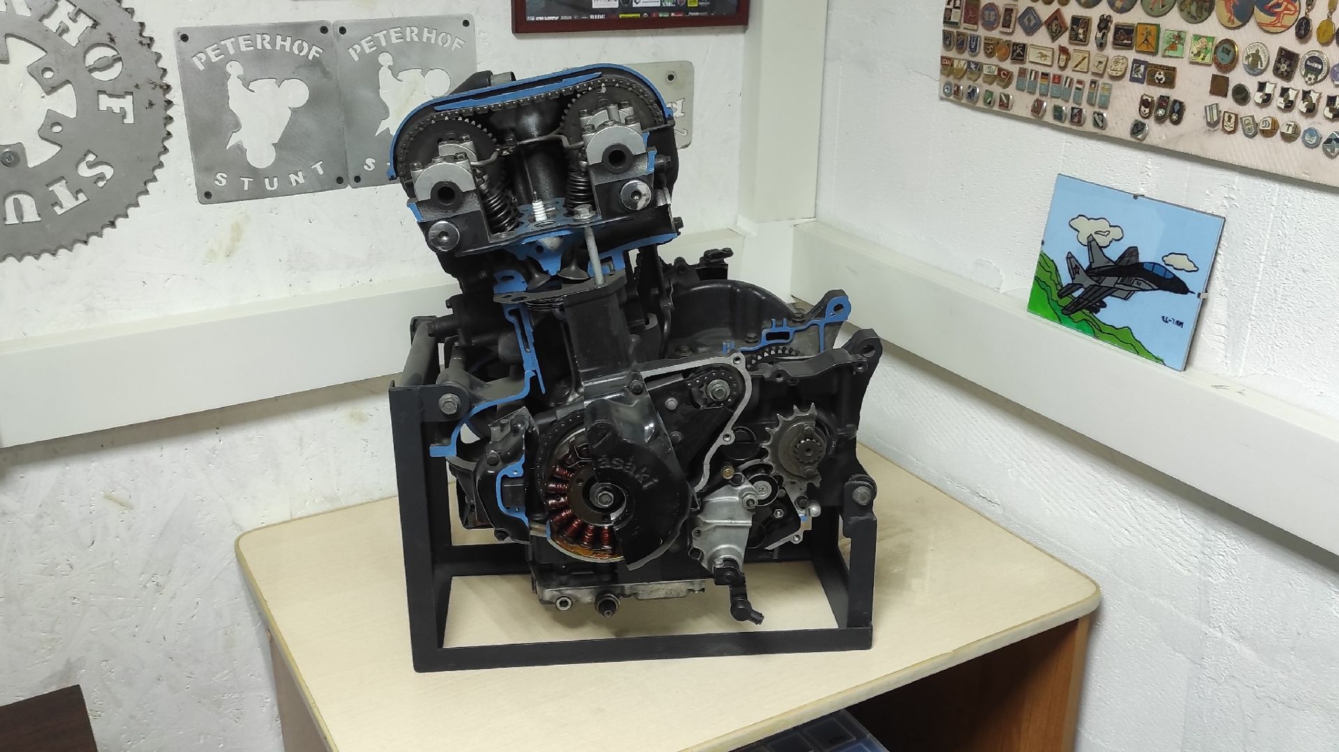 #2 Motosecond Collection. Экспонат: Мотор в разрезе Kawasaki GPZ 500.