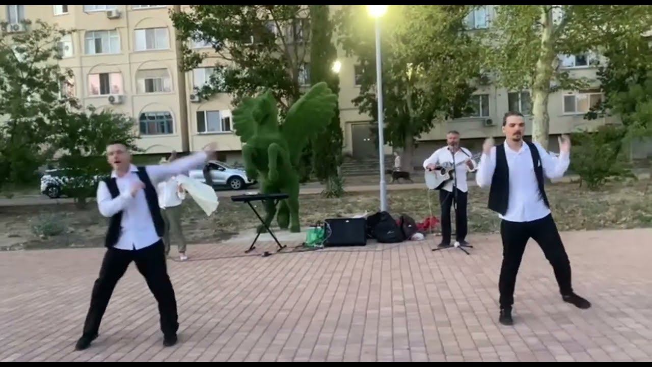 Фрагменты уличного служения группы "Софония" на Пионерском бульваре г. Керчь