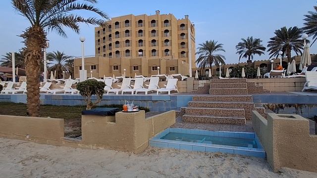 Арабские Эмираты. Шарджа. Отель Carlton Sharjah 4*, По еде и номерам на 4-ку не тянет...