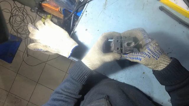 BMW. X5. E70. Замена блока клапанов пневмы.