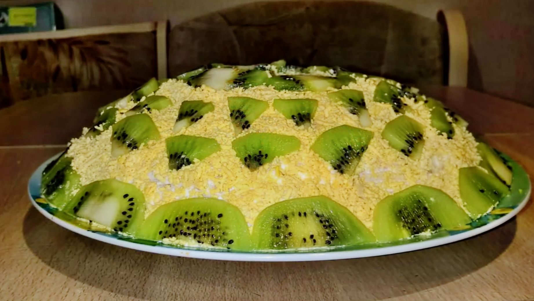 Салат "Малахитовый браслет" с курицей и киви