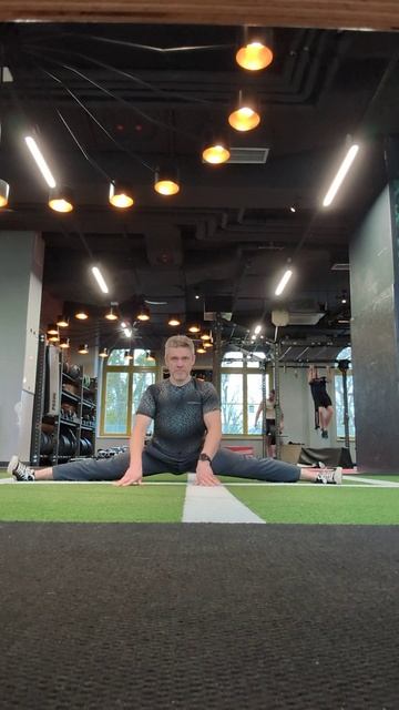 Продольный шпагат.